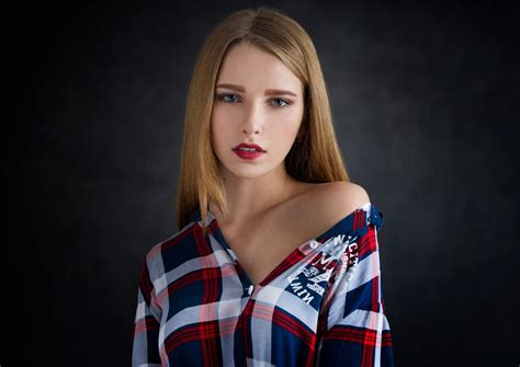 Wallpaper Model Brunette Blue Eyes Looking At Viewer Red Lipstick
