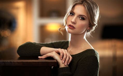 Woman Model Girl Blonde Blue Eyes Blur Wallpaper Resolution 2048x1280