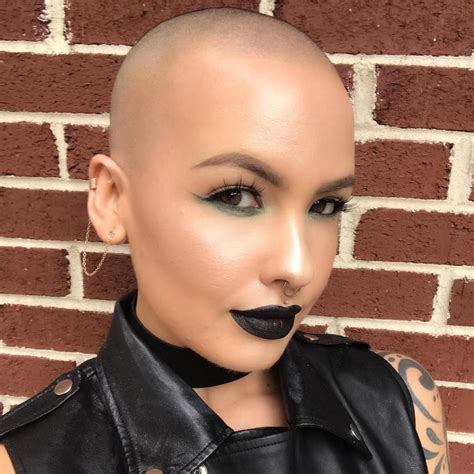 Bald Woman Headshave подборка фото большой выбор красивых фото