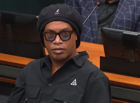 Ronaldinho Fica Em Silêncio Até Quando Questionado Se Faria Propaganda