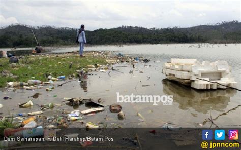 Musim Kemarau Warga Belakangpadang Alami Krisis Air Bersih