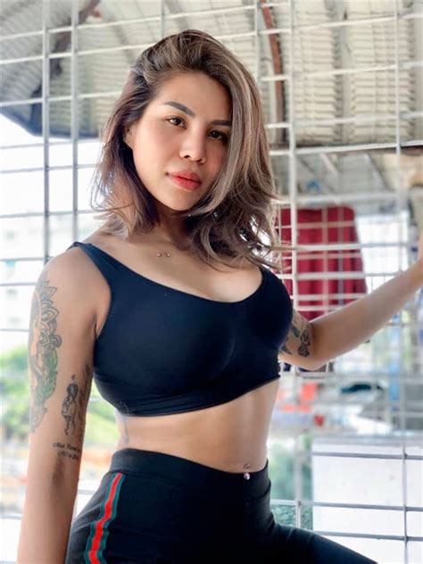 Sexy မော်လ်ဒယ်မို့ အသားယူပြီး Sex ကိစ္စကြောင့် လာချဉ်းကပ်တဲ့လူတွေကို ပ