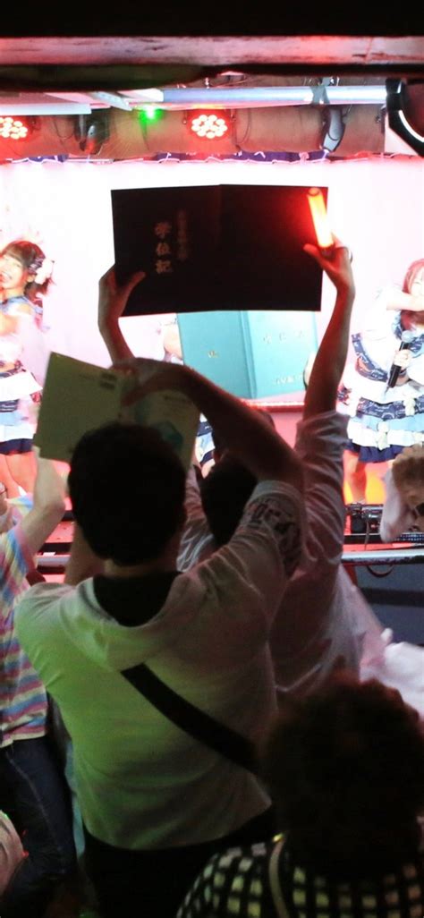 旧帝大卒のアイドルグループ「学歴の暴力」高学歴の学位記で“学歴ビーム”を防ぐライブが話題に 画像3 ｜よろず〜ニュース