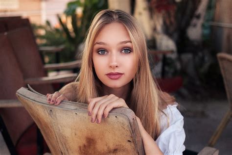 Lipstick Girl Model Woman Blonde Face Wallpaper Coolwallpapers Me