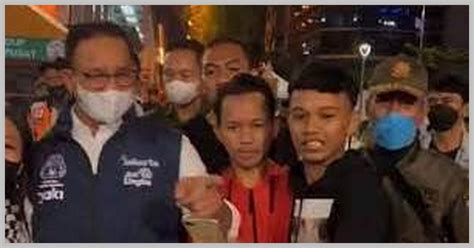 Anies Baswedan Bungkam Ditanya Soal Banjir Saat Ditemui Di Jis