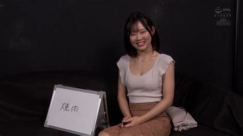 残酷ミラーゲームに負けるとエロ罰ゲーム あじわった事のないデカチンで清楚な若妻達が隣に旦那がいる状態でもおかまいなしで中出しsex！なんとオカ