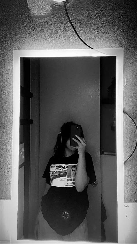 Pin By Shreya On Random Blurred Aesthetic Girl Mirror Shot Ideas