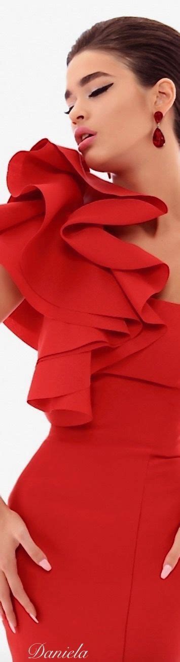 Pin By 💕 Reveuse💕 On ⭐️ Red Passion ⭐️ Red Fashion Lady In Red Fashion