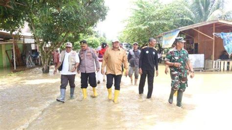 Pejabat Aceh Selatan Tinjau Lokasi Banjir Dan Salur Bantuan Masa Panik