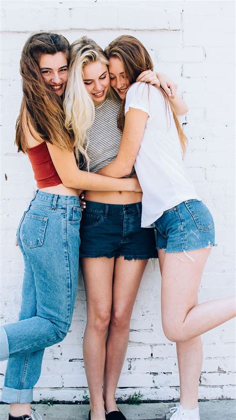 3 Best Friend Photoshoot Ideas