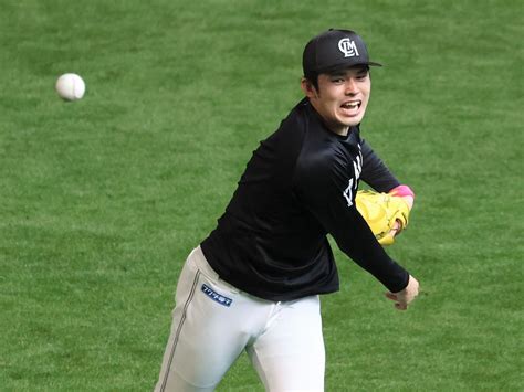 【ロッテ】佐々木朗希、マメが出来た右手中指を保護してキャッチボール 復帰登板は17日以降か プロ野球写真ニュース 日刊スポーツ