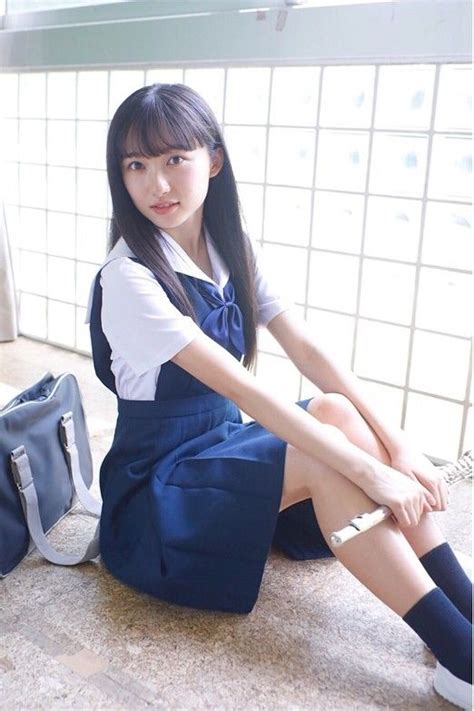 制服を着てる10代中学生がセーラー服が一番萌える！という人のため盗撮画像 可愛い校生