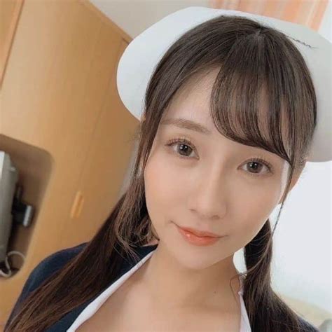 山手梨愛さんのインスタグラム写真 山手梨愛instagram 「⁡⁡チラッ 今週もよろしくね♡⁡ ⁡⁡⁡ ⁡ 山手梨愛 ⁡ ⁡ S1」4