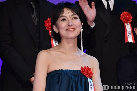 画像29 50 板谷由夏、美背中大胆披露 主演女優賞でサプライズに涙目＜第32回日本映画批評家大賞＞ モデルプレス