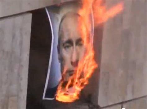 Video Pussy Riot Quema Retrato De Putin