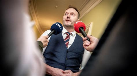 Tredje Kandidat Melder Sig Til Kampvalg Om Næstformandsposten I Nye