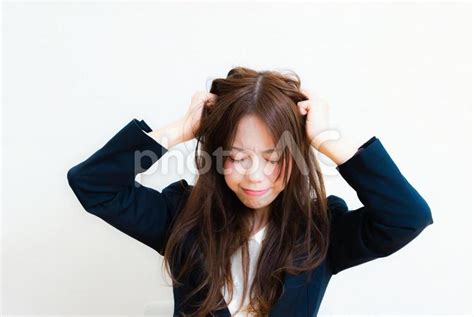 イライラする女性 No 2254634｜写真素材なら「写真ac」無料（フリー）ダウンロードok