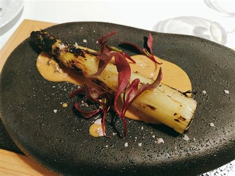 人気インスタグラマーが教える最高の一皿は薪焼きの「ホワイトアスパラガス」 食べログマガジン