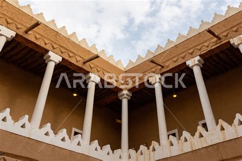 فن الهندسة المعمارية على الطراز الشعبي التاريخي القديم المتحف الوطني