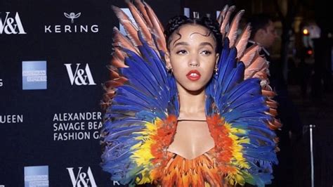 Katching My I Fka Twigs Poses Completely Naked For Sultry Bath Picture