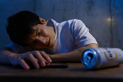 眠るためにアルコールや睡眠薬を飲むことは絶対に避けたほうがよい理由 シンプルで合理的な人生設計 ダイヤモンド・オンライン