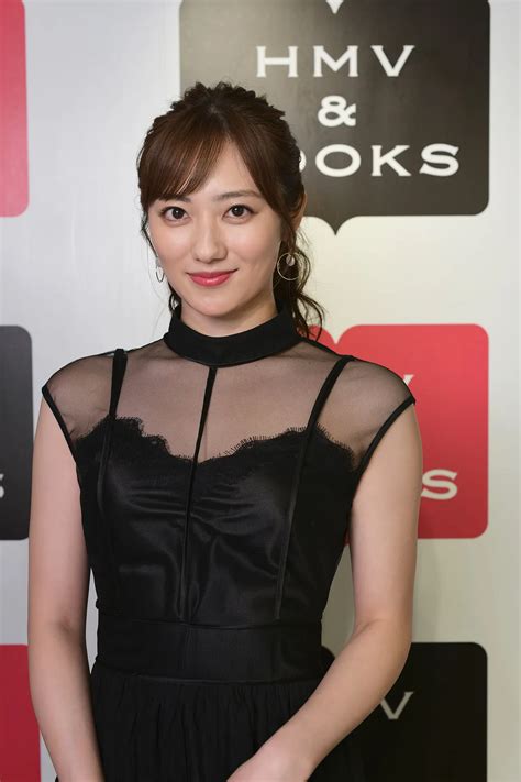 画像・写真 “日本で一番美しいカラダ”奥山かずさ、お気に入りはバス停での「紫のシャツに赤いスカート、赤の下着のカット」 10 10