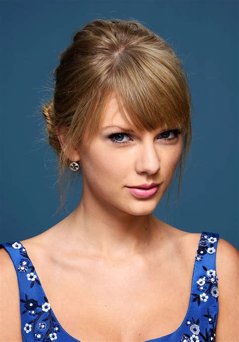 2k Free Download Taylor Swift Singer Blonde Women Simple