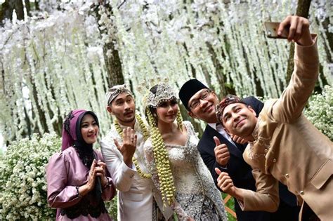Konsep Pernikahan Jeje Govinda Dan Syahnaz Sadiqah Terinspirasi Hot