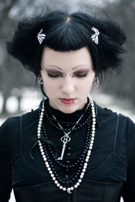 Pin By Jennesey On Gothic Fashion Gothic Hairstyles Goth Hair Goth