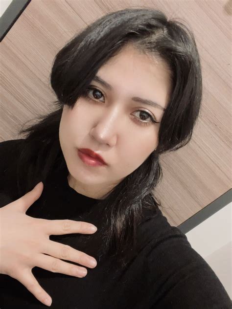 槐 モナ Mona Enju😈tokyo On Twitter 前髪、バツっといきました ️ 襟足は伸びてきたこともあって、癖がいうこと