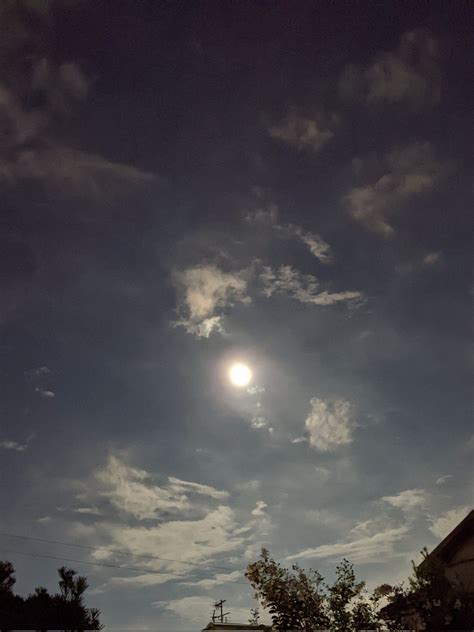 楪 On Twitter 本日は中秋の名月🌕 ←私のスマホ 📷 息子の一眼→ 同じ場所でもこんなに違うのかぁ…
