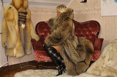 Pin By Fur Mohang On Päls Fur Clothing Fur Hood Coat Fur