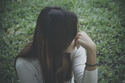 무료 이미지 잔디 사람 소녀 햇빛 애정 녹색 로맨스 사진 아름다움 감정 상호 작용 5456x3632
