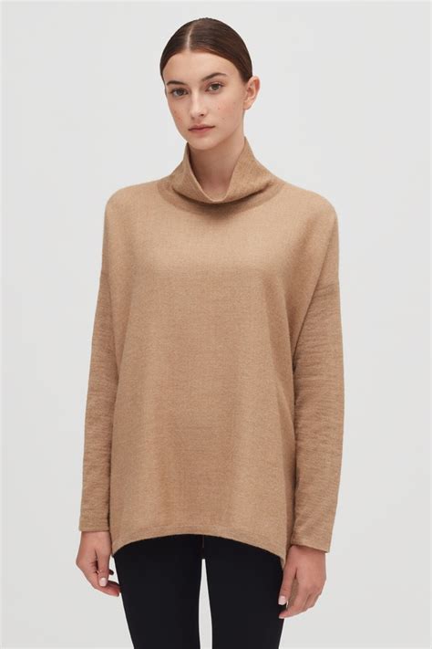 3 Ways To Style Turtlenecks According To Stylists Today