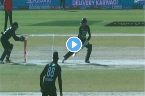 Pak Vs Nz शॉट मारने चार कदम आगे बढ़े Babar Azam गेंदबाज ने चकमा देकर