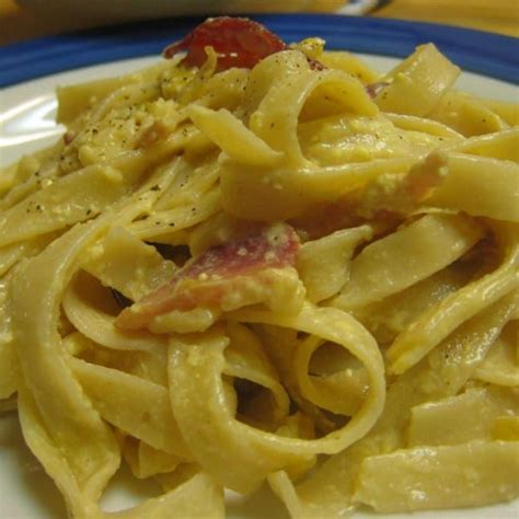 Creamy Fettuccine Carbonara Crockpot Girl