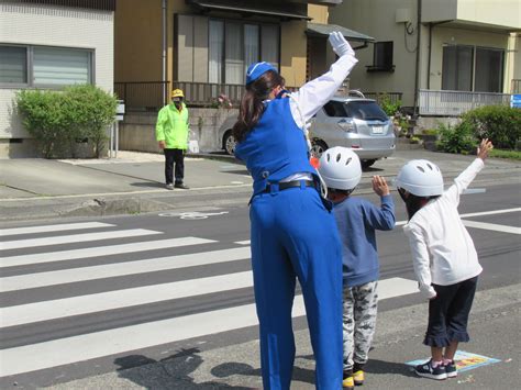 清水高部東小学校1年生歩行交通安全教室、保護者旗振り講習会