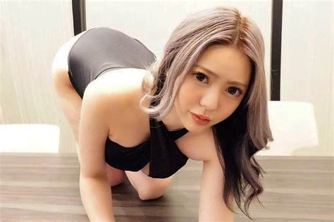 みらたむさんのインスタグラム写真 みらたむinstagram 「🦋🦋🦋🦋🦋🦋🦋🦋 机の上 🥺🖤 水着 ビキニ ハイレグ