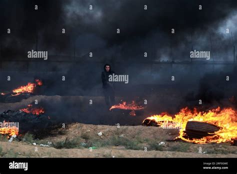 181005 Gaza Oct 5 2018 A Palestinian Protester Burns