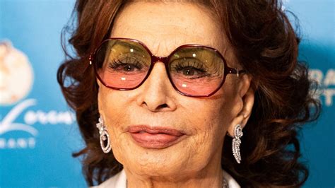 Sophia Loren 89 Hospitalized After Serious Fall Suffers Multiple