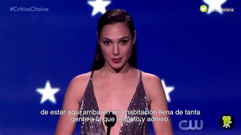 Gal Gadot En Los Critics Choice Awards Gal Gadot Comparte La
