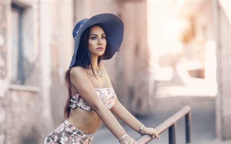 Masaüstü Güneş ışığı Kadınlar Açık Havada Model Portre Alan
