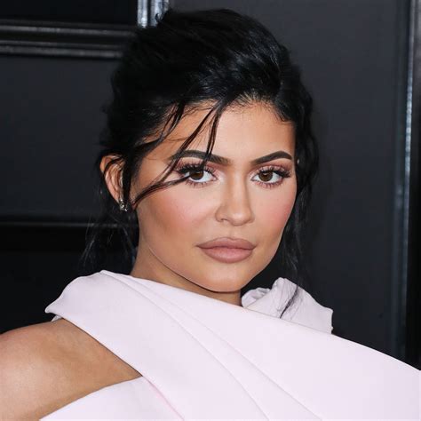 Kendall Jenner Everyday Makeup Tutorial