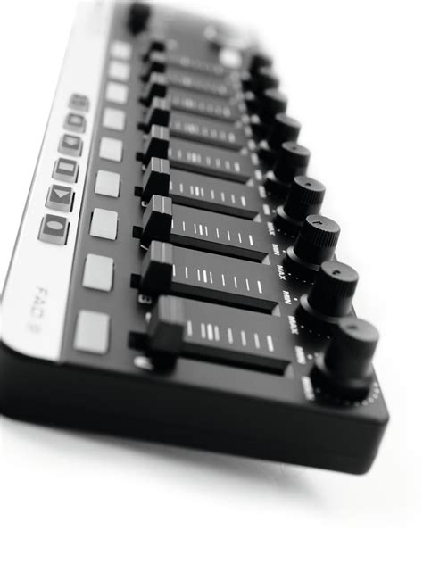 contrôleur fad 9 midi omnitronic