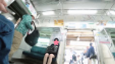 【制服jk】さかさんぽ No 030 激ヤバ神アングル！3度の大開脚鞄漁りを真下から…【顔出し】 Shirouto Jks Blog