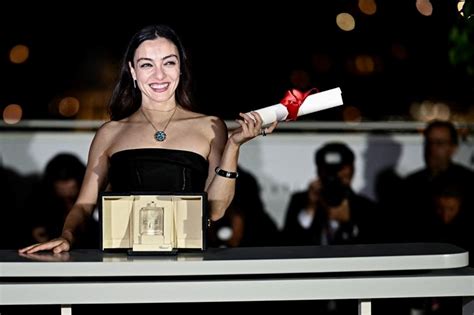 Merve Dizdar Ezgi Molanın Oğlunun Adını Ağzından Kaçırdı Son Dakika