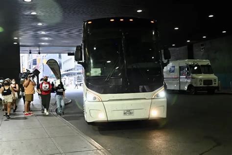 Gov Greg Abbotts Migrant Busing Program Is What Asylum Advocates
