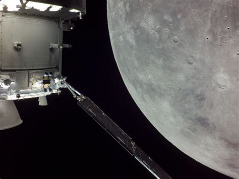 Nasas Orion Spacecraft Sends Back Stunning High Definition Moon Images