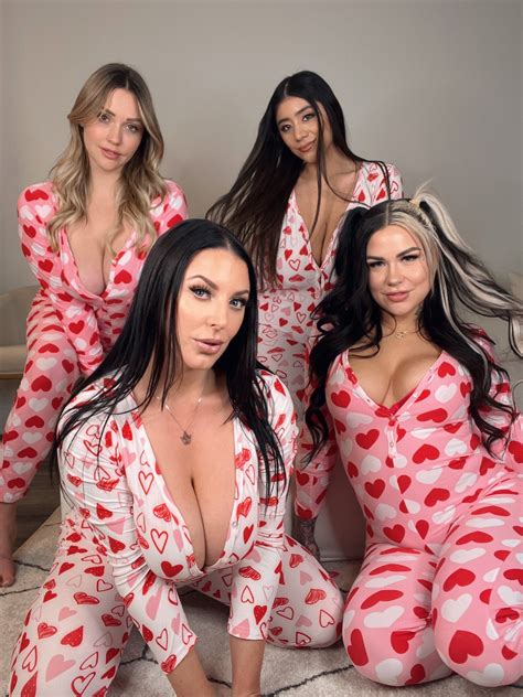 Tw Pornstars 1 Pic Angela White Twitter In Or Out 🤭💕 6 19 Pm 5
