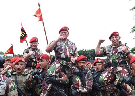 Ksad Sematkan Brevet Komando Kopassus Ke Panglima Tni Dan Kapolri
